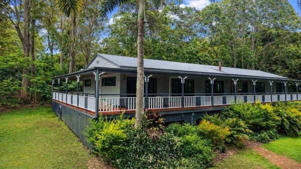 Glenview Paradise - Luxury 4 Br Family Stay With Spa Near Mooloolaba - Queensland