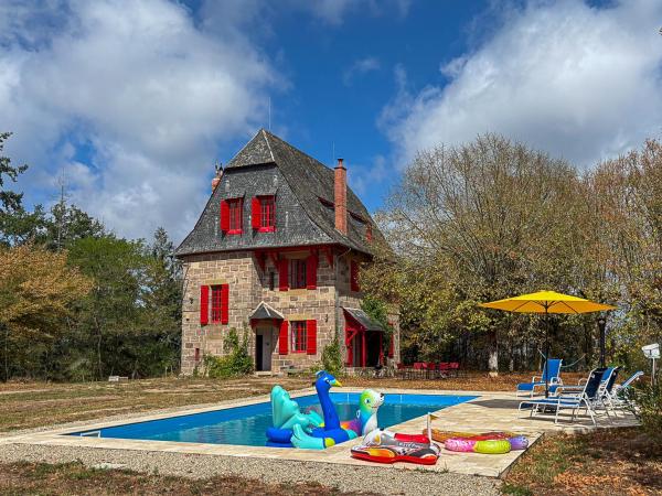 La Gardelle, Maison De Charme Et Piscine Au Sel - Turenne
