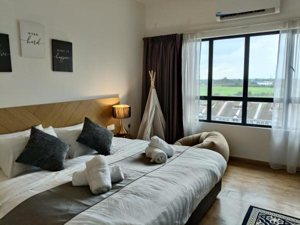 H&a Suite Inside H Elite Building Tunjong Kota Bharu Superking Bed And Kids Toys - Malaysia