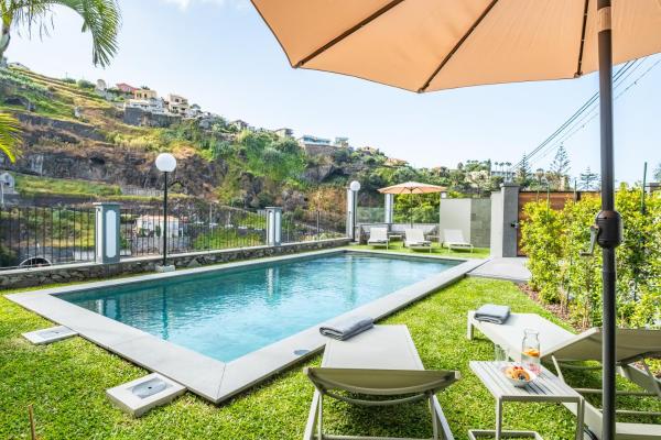 Central Apartment Steps From Beach - Ponta do Sol