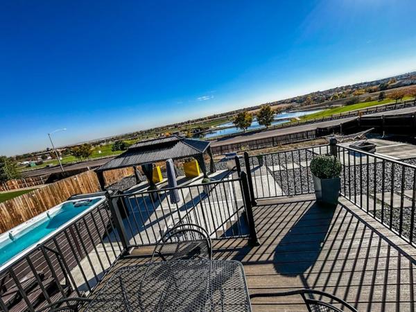 Amazing Lake View Heated Pool Swim Spa And Hot Tub - Denver, CO