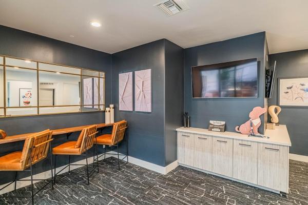 Resort-style 3rb-2br-1br Retreat, Pool, Gym, Parking - Phoenix-Sky-Harbor Airport (PHX)