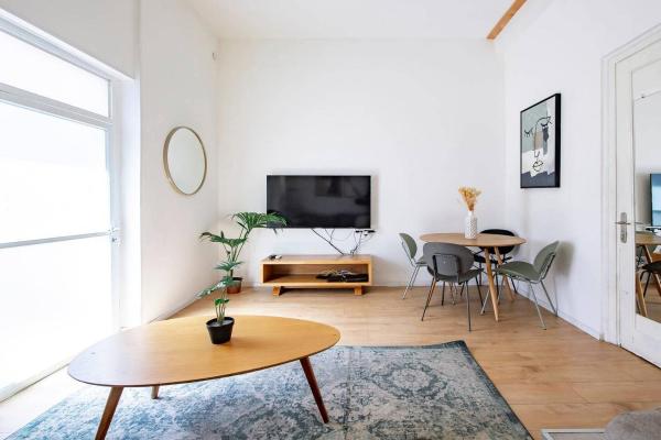 Top Location Nachlat Binyamin Large Apt - Tel Aviv