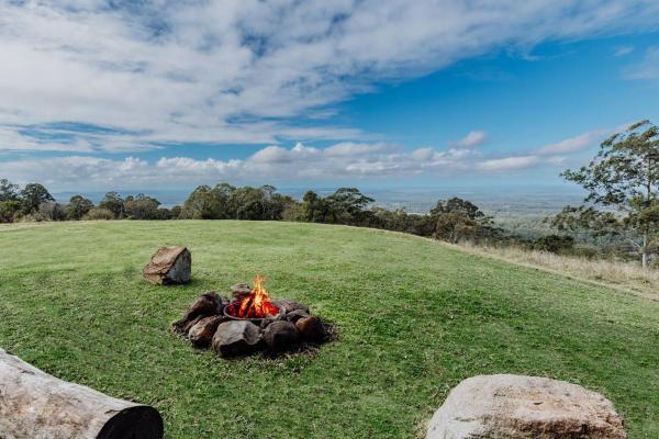 Acreage Property, Pet Friendly, Outdoor Campfire - Glass House Mountains