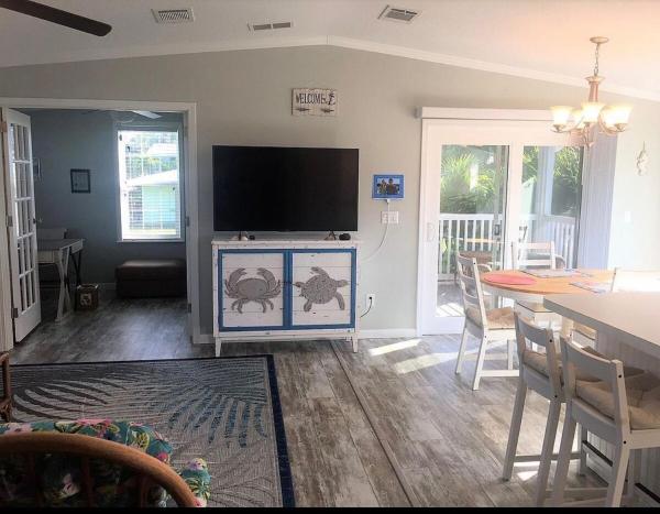 Dolphins Retreat! Waterfront, Pier, Close To Beach - Sanibel Island, FL