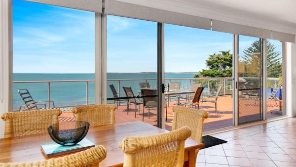 Cowes Beachfront Penthouse - Balnarring