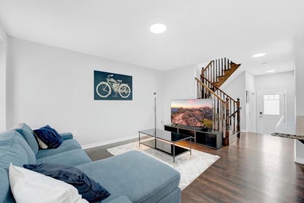 Entire2storey With Trampoline, Pingpong, 65 Inch Tv And Enclosedyard - Waterloo, ON, Canada