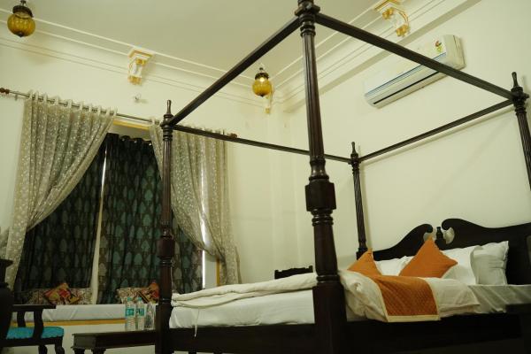 Tej Mahal Palace - Bandikui