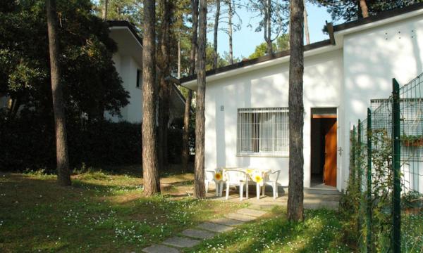 Villa With Patio Near The Beach - Lignano Sabbiadoro