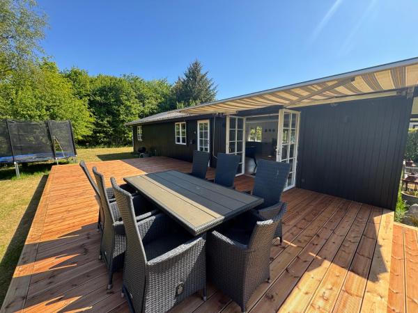 Renoveret Sommerhus Nær Fjord - Stor Terrasse, Have & Plads Til 7 Gæster - Denmark