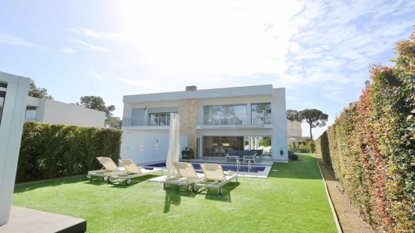 Villa Barinel By Cleverdetails Located In A Quiet And Privileged Area Of Vilamoura - Vilamoura