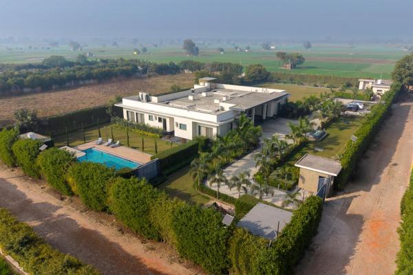 Elivaas Signature Levante Farms - Delhi