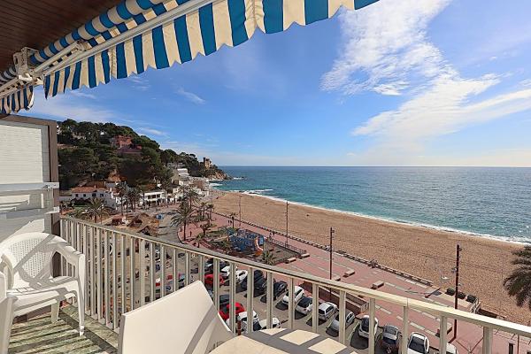 A093-bluesky - Lloret de Mar