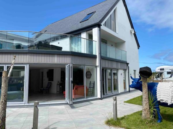 Detached 4 Bed House With Large Gardens And Hot Tub - Padstow