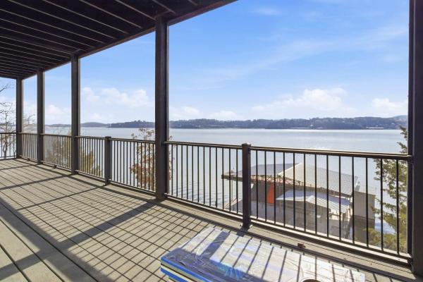 Beautiful Waterfront Lake Home With Private Dock - Lake Ozark, MO