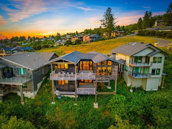 Nestucca Bay - Waterfront, Mountain & Lake Views - Pacific City, OR