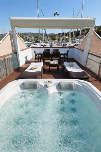 Luxury Floating Sea House Star Line - With Jacuzzi - Marina Portorož - Istrie Peninsula