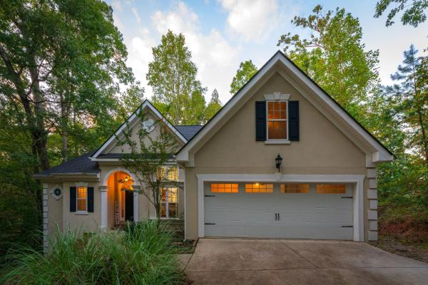Lake Lanier Retreat, Dock, Firepit, Home Theater - Gainesville, GA