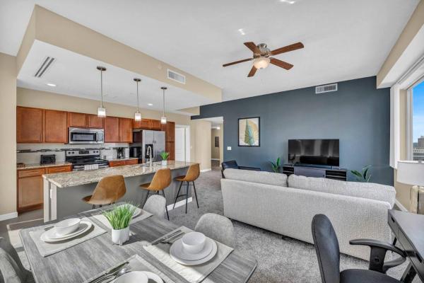 Lake Views | Paid Parking | Downtown | Gym - Ohio