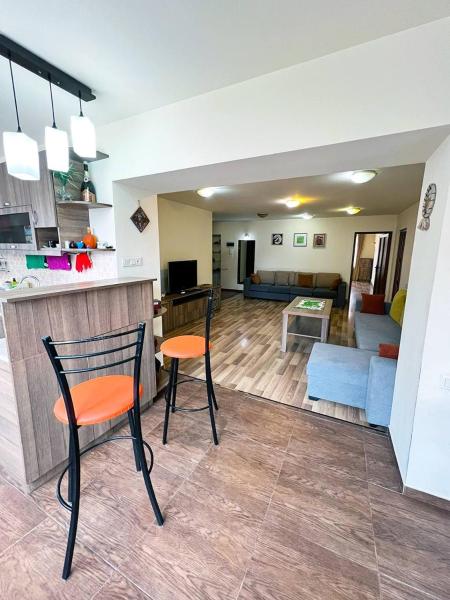 Vernisaj Apt At Republic Square & Ruben Tours - Erywań