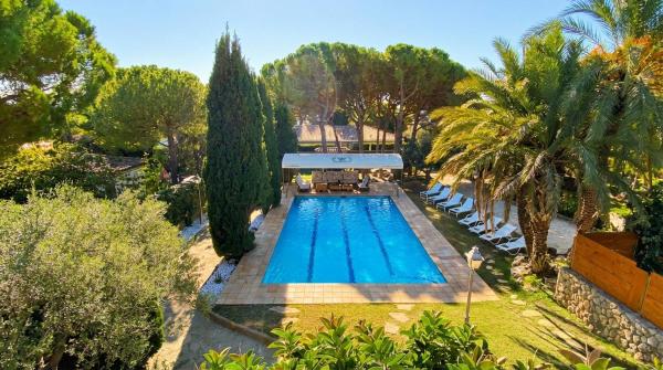 Villa Sitges El Ranch Amaizing Outdoor Areas Beaches At 5 Minutes Walk Sitges At 15 Min Drive Ac Pool Jacuzzi & Garden Xxl - Calafell