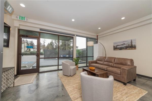South Hill King Suite Stylish Private Parking Included - Spokane Valley, WA