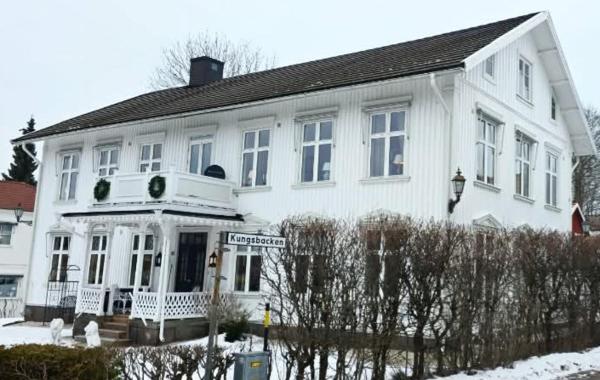 Nordgrenska Gården 200kvadrat På Två Våningar - Åmål