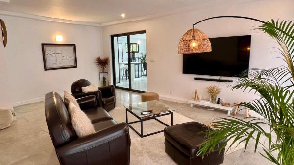 Baie Des Amours - F5 De Standing Avec Spa à Biétry - Abidjan