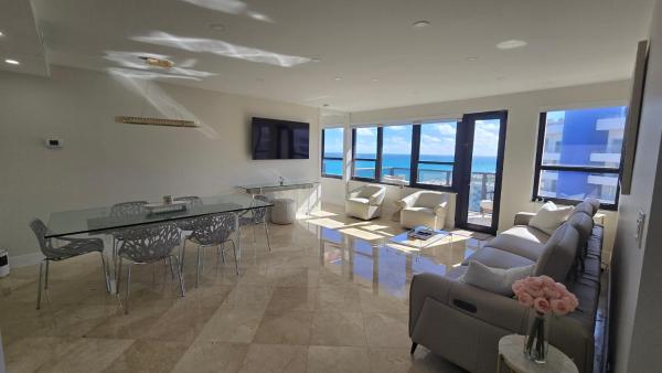 Penthouse Condo - Oceanfront - Miami Beach - Sleeps 8 - Miami, FL