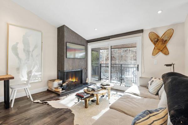 700 Monarch 301 - Aspen