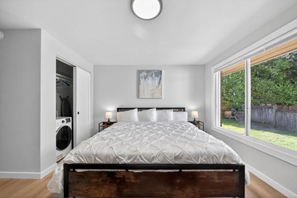 Stadium District Studio-king Bed-walk To It All! - Tacoma, WA