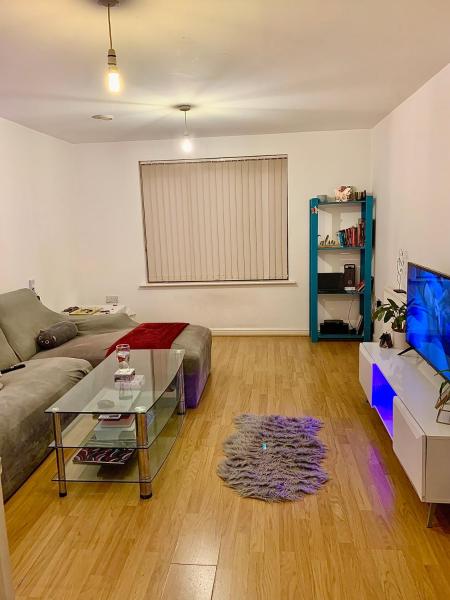 Cozy One Bedroom Apartment With Private Parking - Salford