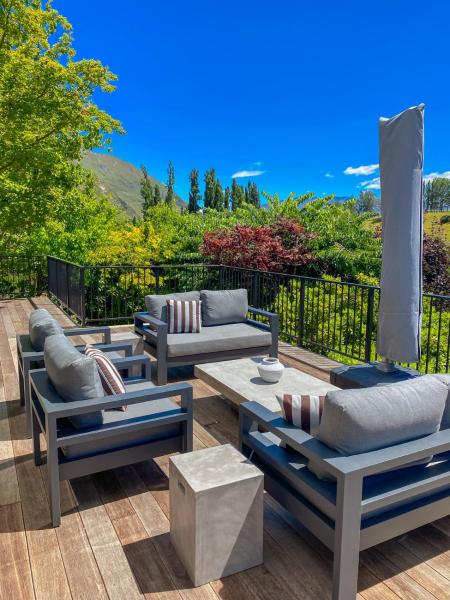 Spacious Wanaka Escape With Outdoor Living - Rippon Lea - Wanaka
