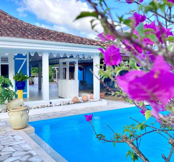 Villa Avec Piscine Privée à Ducos, 200 M² - Martinique