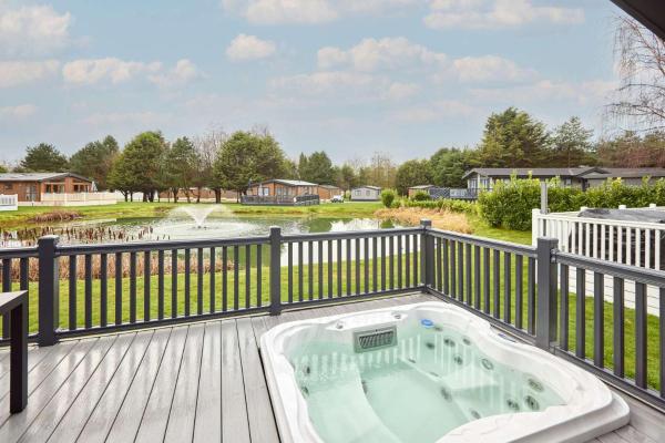 The Waterhole Lodge With Hot Tub - Pocklington