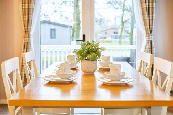 Cherry Lodge With Hot Tub - North Yorkshire