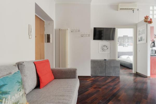 Guesthost - Cozy Balcony Apartment Milano Meda - Milan