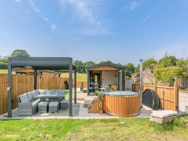 Sky Lark Lodge - Uk49904 - Ormskirk