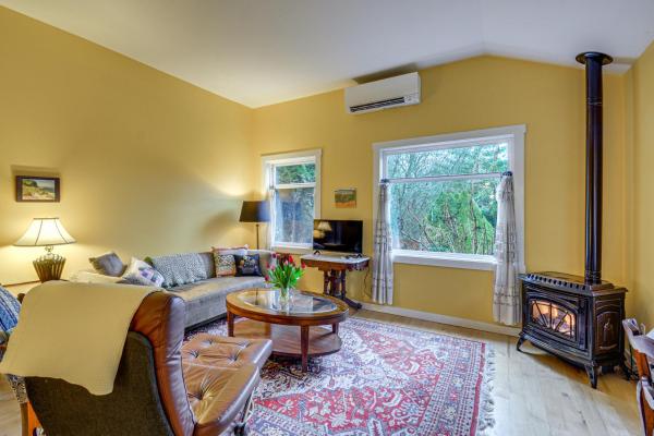 Walk To Irondale Beach Park! Family Haven W/ Yard - Port Townsend, WA