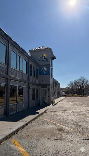 Wichita's Sunrise Inn & Suites - Derby, KS