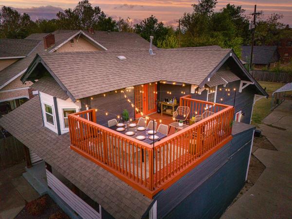 Sleeps 16 - Roof Top - Game Room - Pet Friendly - Oklahoma City