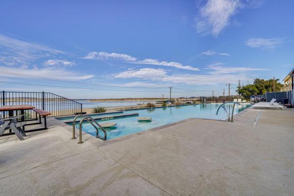Pool Access, Walk To Water! Possum Kingdom Cabin - Possum Kingdom Lake, TX