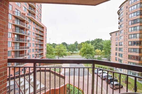 Prime Location Apt Near Metro - Washington, D.C.