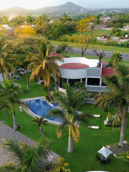 Residencia Privada De 10 Habitaciones Para 20 Personas - Morelos