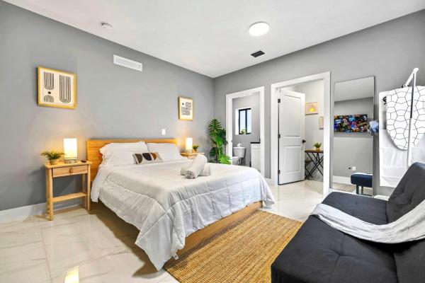 Comfy Studio W Essentials Near Airport - Aéroport international de Miami (MIA)
