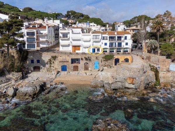 A Pie De Playa, Casa De Pescadores En Calella - Tamariu