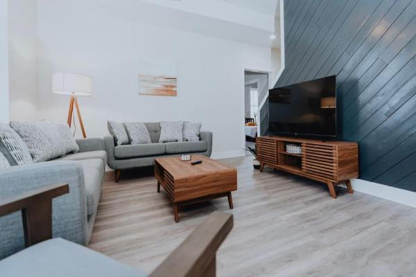 Modern 4-bedroom Soulard Home Patio & Walk To Stadium - St. Louis, MO