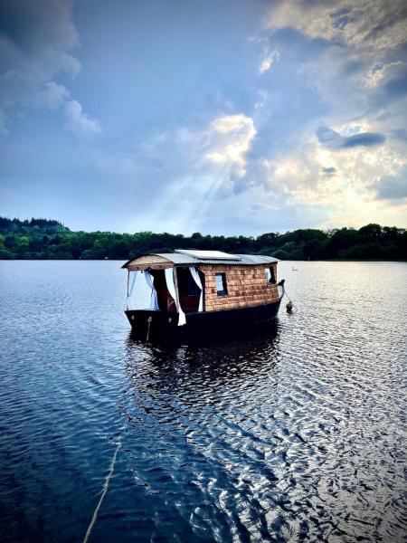 Cabane Flottante Romantique Guerlédan Floating Lake Retreat - Côtes-d'Armor