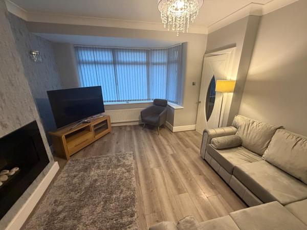 2 Bed House - Brighouse Close To Mcdonalds And B&m - Huddersfield