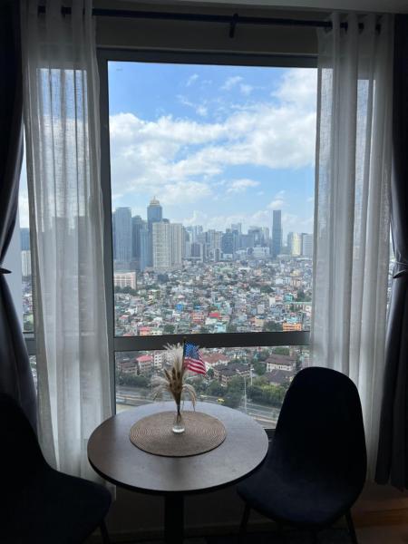 Great View At Pioneer Mandaluyong Free Pool Gym Netflix Hbo Max Prime Kids Play Room Fast Wifi Sunshine 100 T3 38th - Taytay